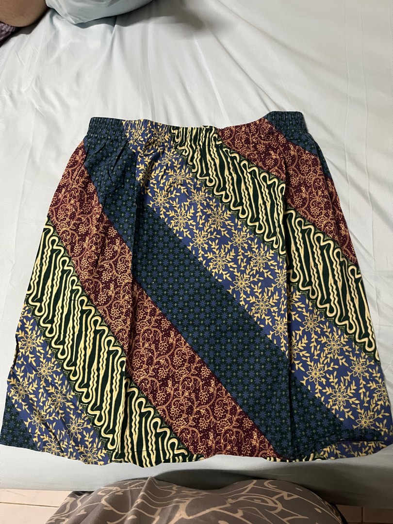 Rok Batik Selutut, Fesyen Wanita, Pakaian Wanita, Gaun & Rok di Carousell