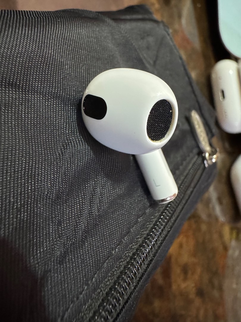 AirPods Gen 3 left buds only(dami stock), Audio, Earphones on Carousell