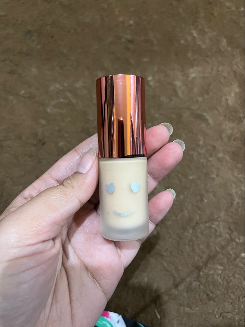 Benefit hello foundation, Kesehatan & Kecantikan, Rias Wajah di Carousell