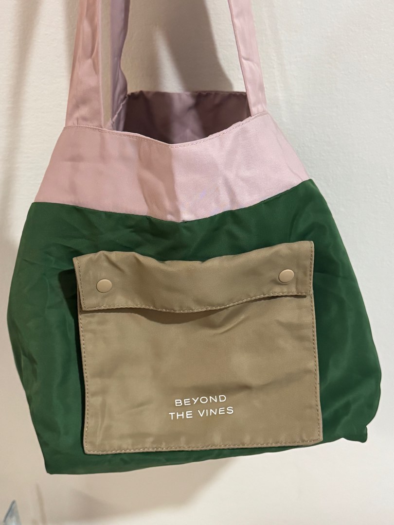 Beyond the Vines Mini Reversible Bag in Forest/Blush, Women's Fashion ...