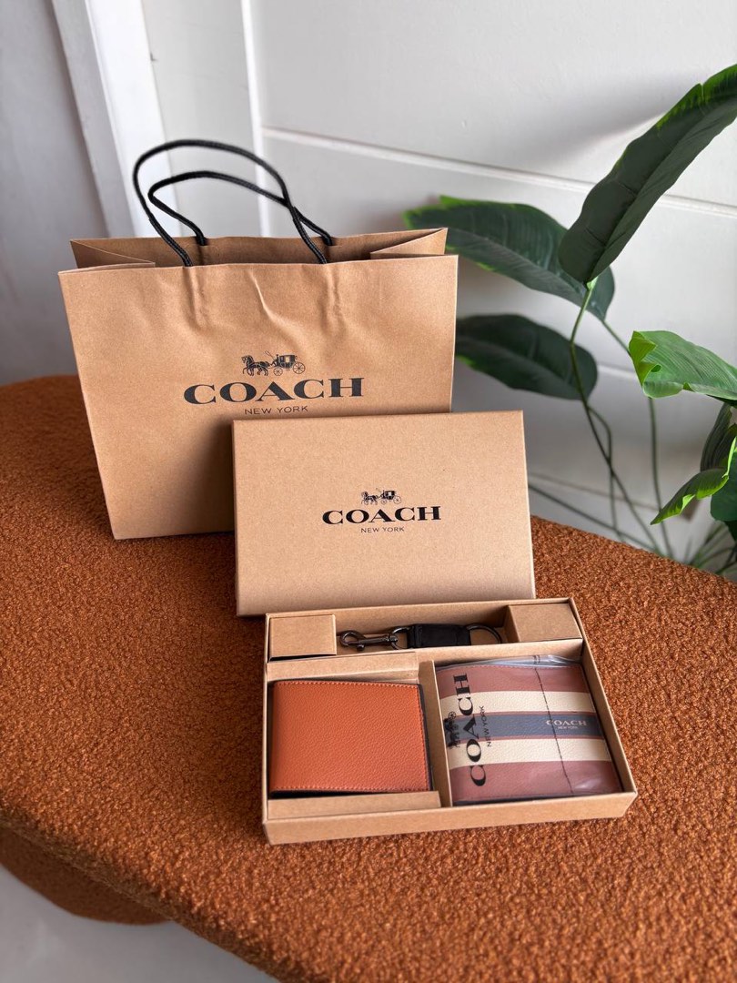 Coach Gift Set, Men's Fashion, Watches & Accessories, Wallets & Card ...