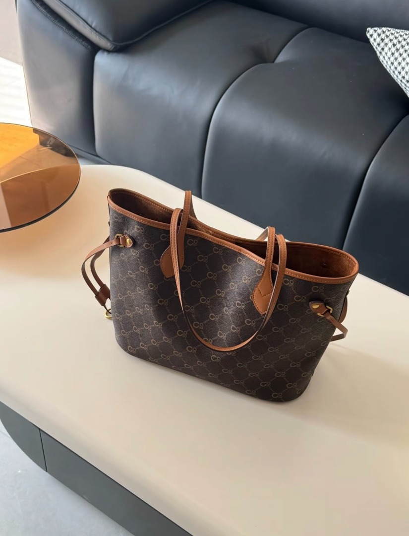 COOGI, Women's Fashion, Bags & Wallets, Cross-body Bags on Carousell