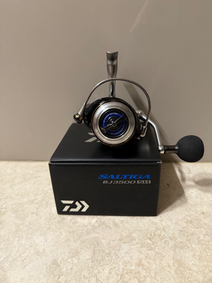 Daiwa Saltiga BJ3500 Spinning Reel, Sports Equipment, Fishing on Carousell