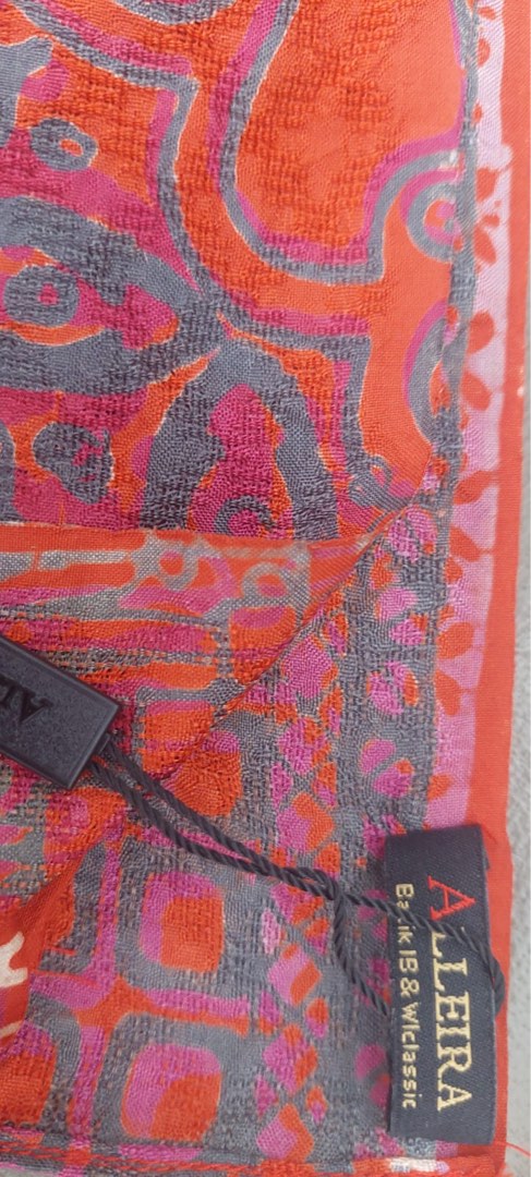 Kain batik ALLEIRA baru masih baru ( ada tag dan box) ukuran 2.65m ...