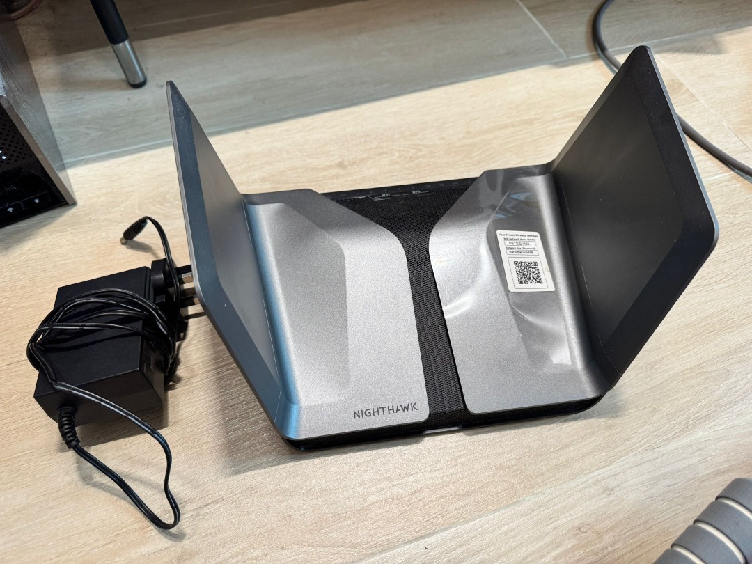 Netgear AX6000 WiFi Router (RAX80) Nighthawk 8-Stream Dual-Band WiFi 6 ...