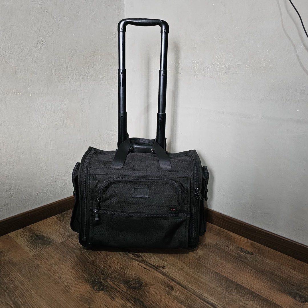 Tumi alpha duffle pilot cabin luggage, Antik, Lainnya di Carousell