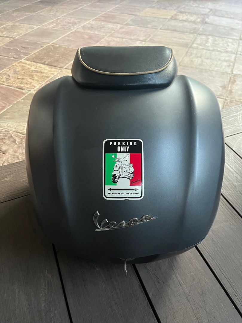 Vespa 32L Box and rack, Motorcycles, Motorcycle Accessories on Carousell