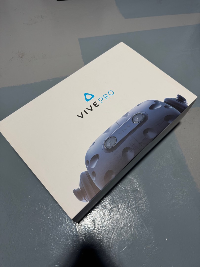 Vive Pro - with 2x base stations and VR Tracker + accessories - VR ...