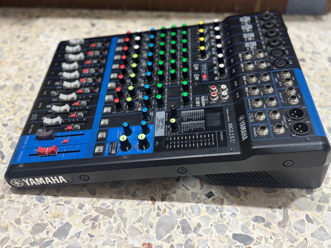 Yamaha MG12XU 12-Channel Mixer and Effects (MG 12XU), Audio, Portable ...
