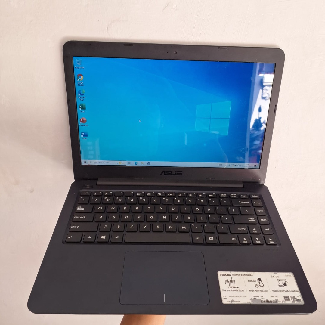 368. Laptop Asus E402Y AMD E2-7015, Elektronik, Komputer, Laptop di ...