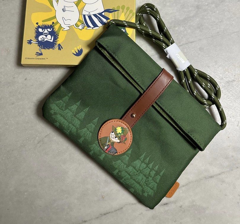 7 Eleven (7-11) Moomin Snufkin Sling with Button Bag, Women's Fashion ...