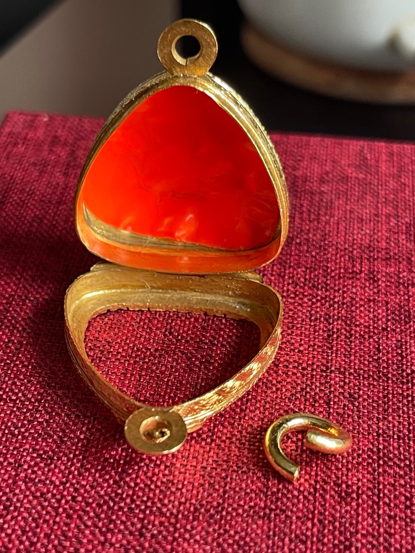 90% Open Close Gold Casing Triangle Shape Thai Amulet, Hobbies & Toys ...