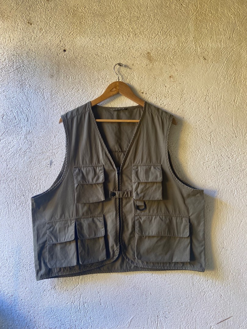 GU Utility Vest, Men's Fashion, Tops & Sets, Vests on Carousell