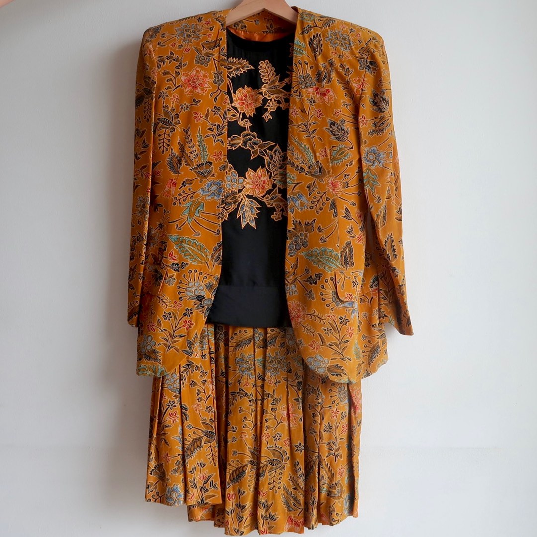 Jual / sewa set kerja blazer dan rok batik, Fesyen Wanita, Pakaian ...