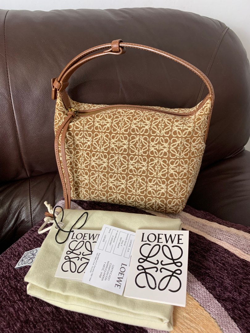 loewe cubi small, Barang Mewah, Tas & Dompet di Carousell