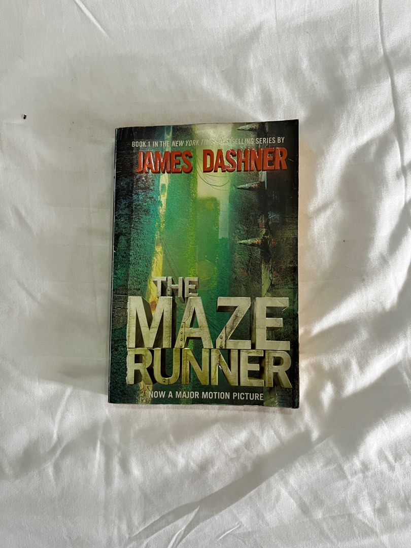 Maze Runner original imported book by James Dashner ex periplus, Buku ...