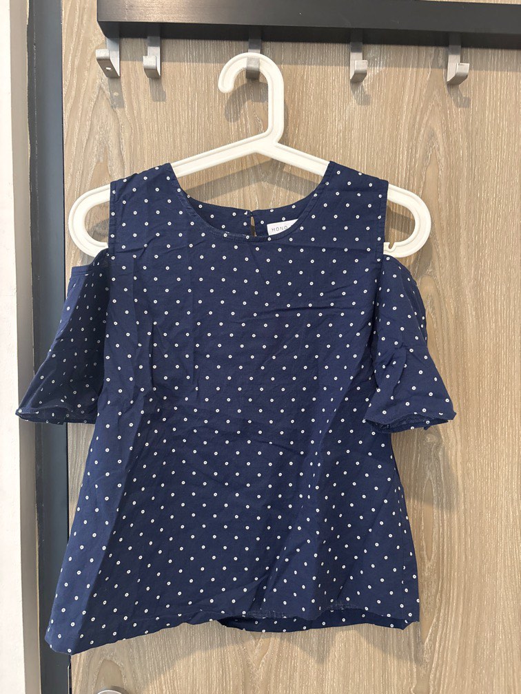 mono earth polkadot top, Fesyen Wanita, Pakaian Wanita, Atasan di Carousell