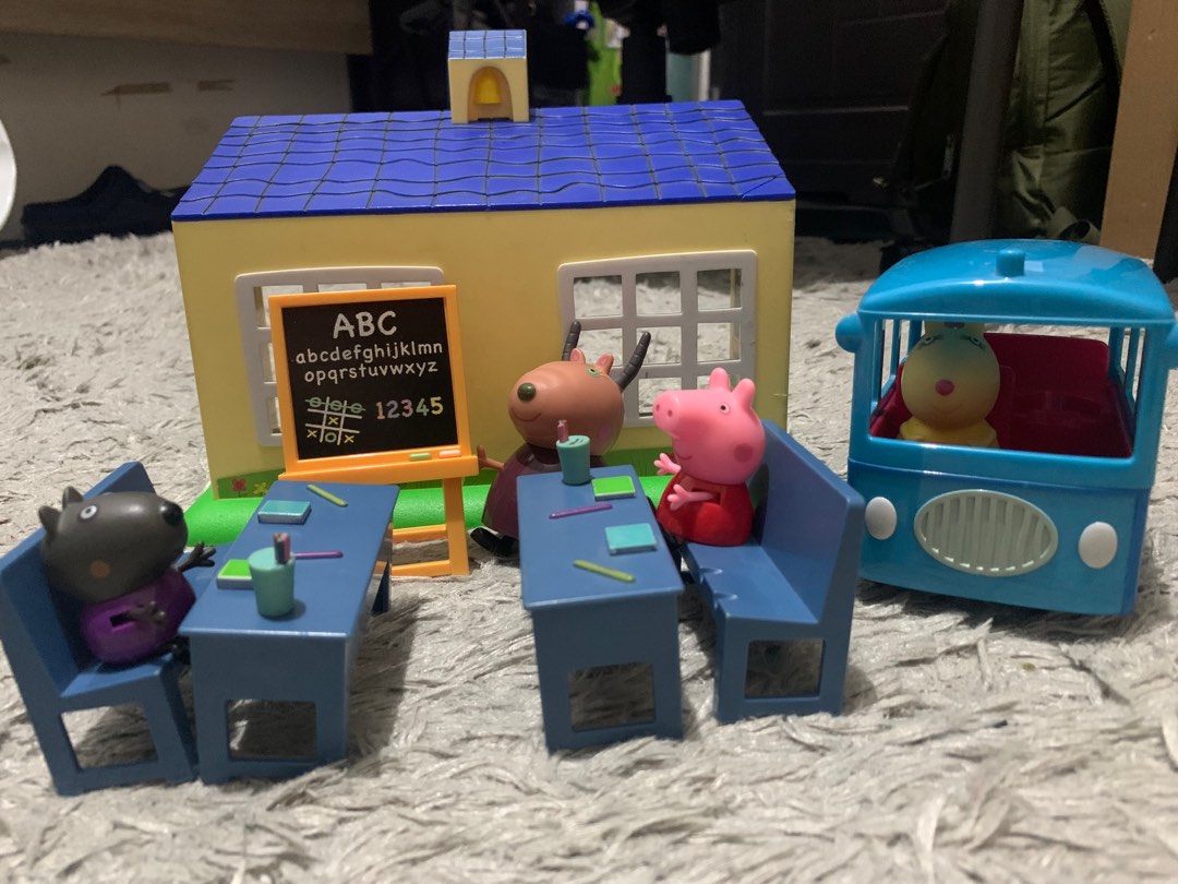 Peppa Pig Classroom with School Bus, Hobbies & Toys, Toys & Games on ...