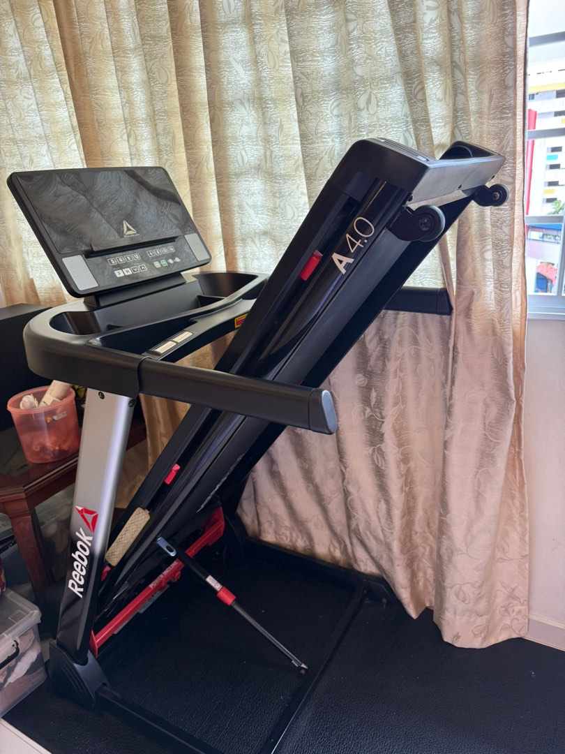 Reebok A4.0 Astro fitness treadmill, Sports Equipment, Exercise ...