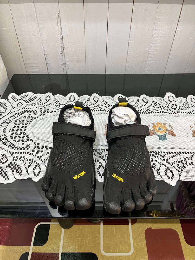 Sepatu vibram Five fingers, Fesyen Pria, Sepatu , Lainnya di Carousell