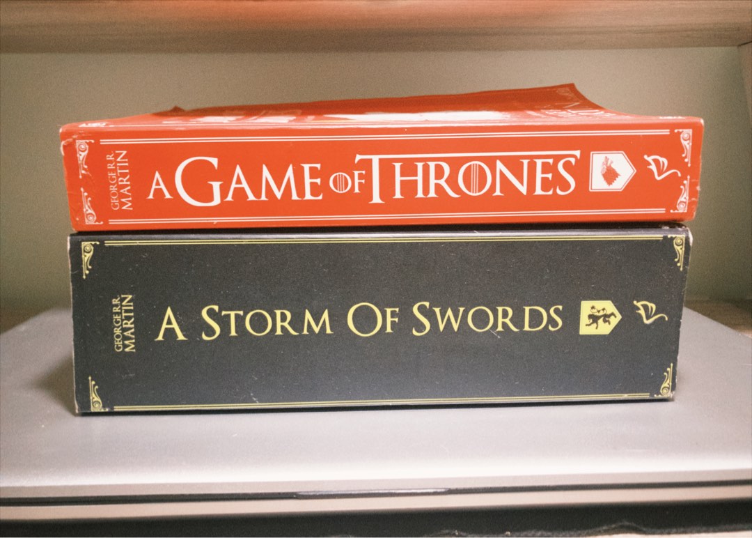A Game of Thrones / A Storm of Swords terjemahan Bahasa Indonesia, Buku ...
