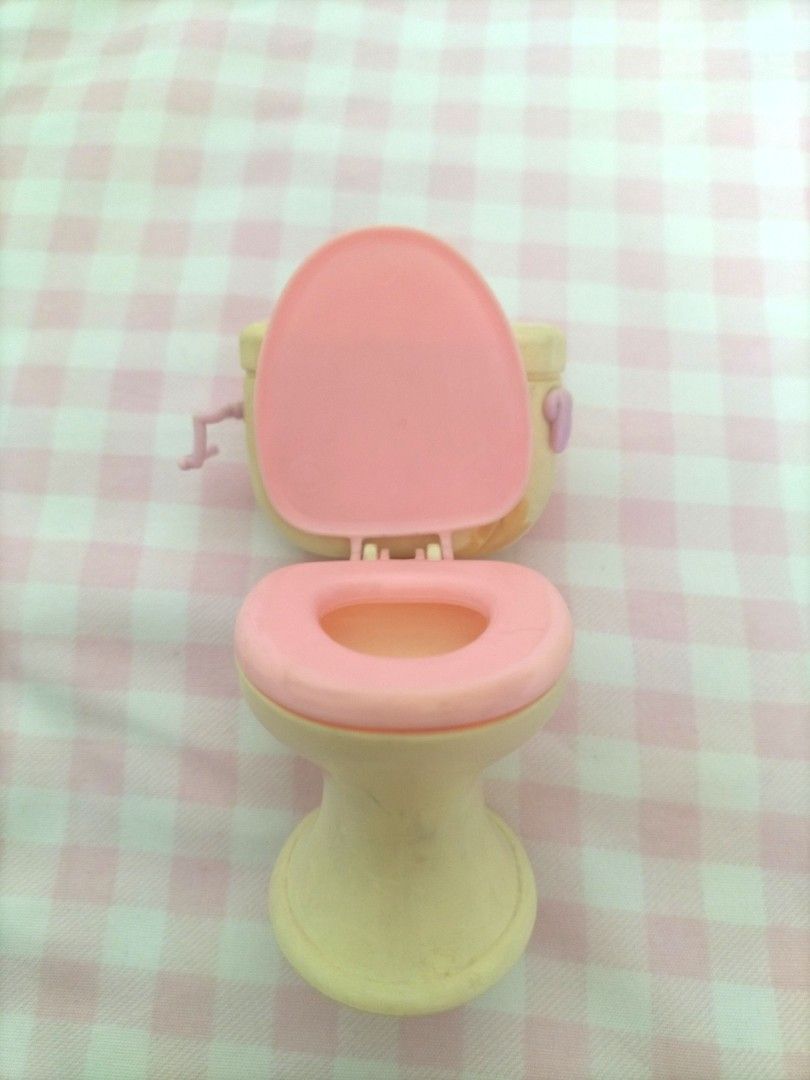 Barbie Kelly Potty Training Toilet Bowl, Hobbies & Toys, Toys & Games ...