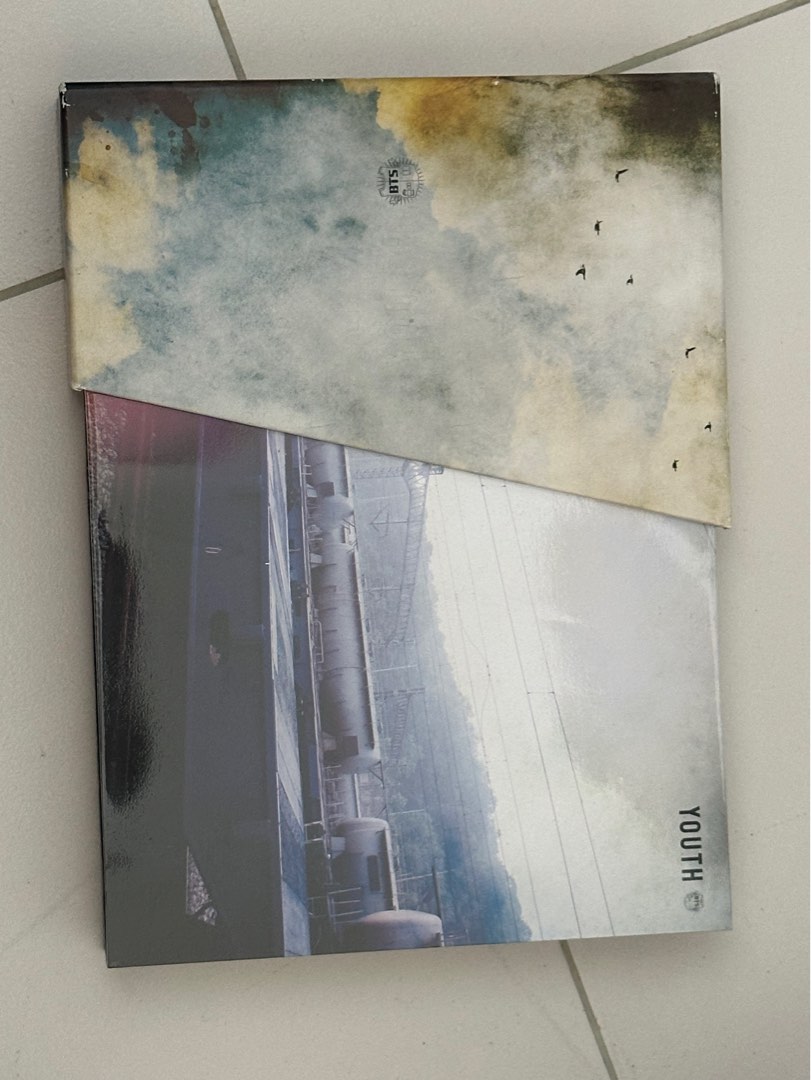 BTS youth japan album CD+DVD (初回限定盤), 興趣及遊戲, 收藏品及紀念品, 韓流 - Carousell
