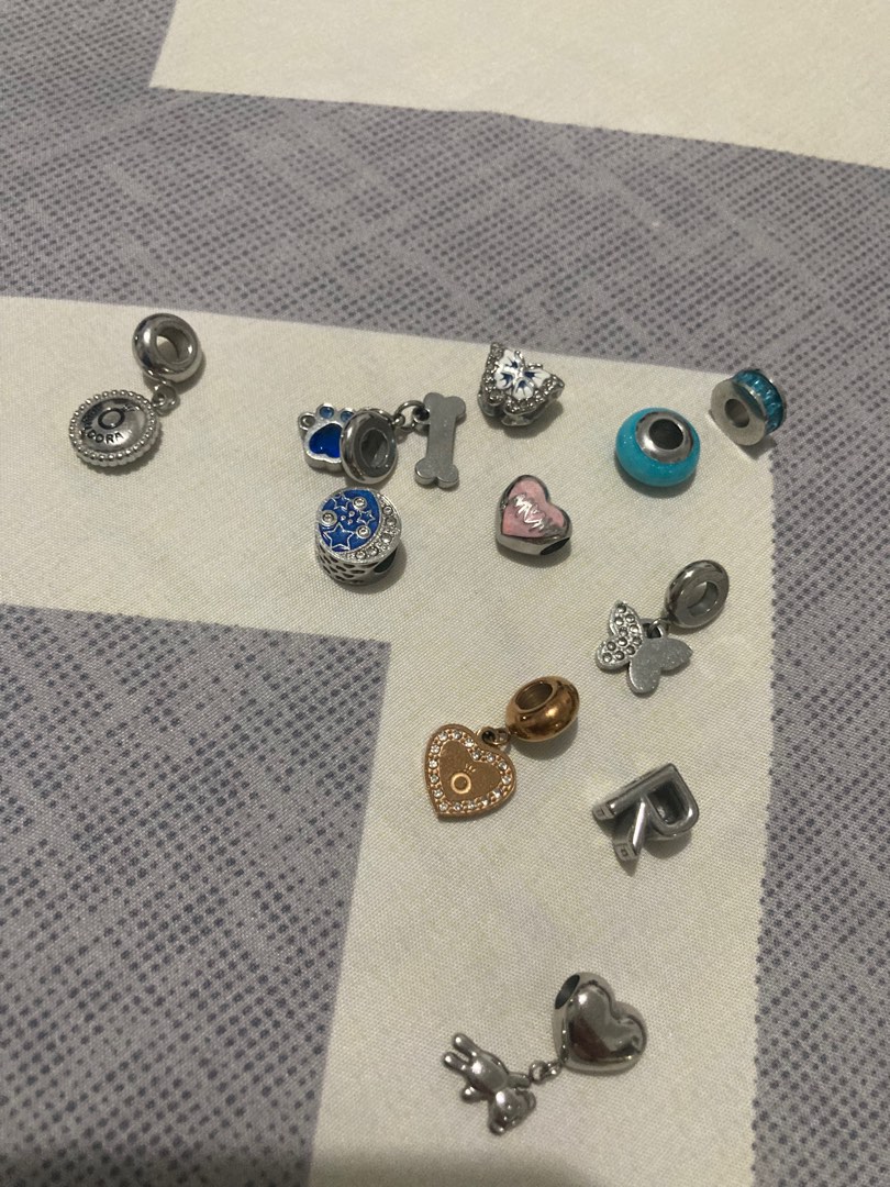 Charm ala pandor, ursparks, Fesyen Wanita, Aksesoris di Carousell