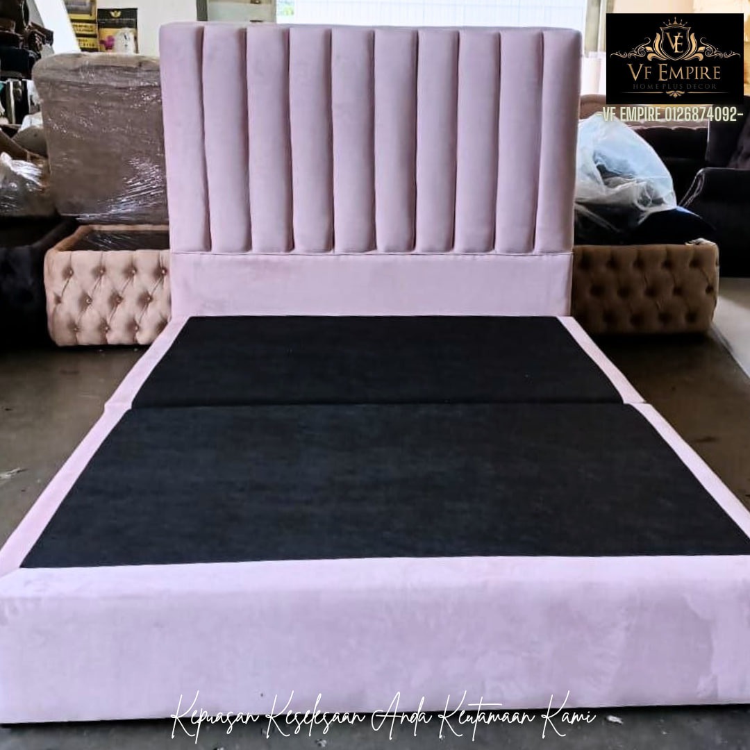 DIVAN CHESTERFIELD MODEL SHELL, Furniture & Home Living, Furniture, Bed ...