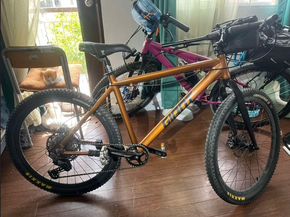 Giant MTB 26er MEDIUM 12S DEORE W LOOP BAR AND BAG, Sports Equipment ...