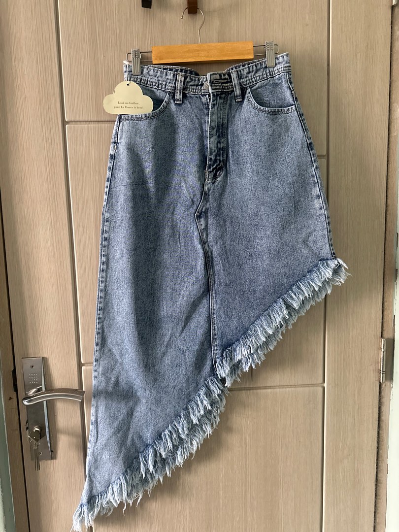 New Rok Jeans Ripped, Fesyen Wanita, Pakaian Wanita, Bawahan di Carousell