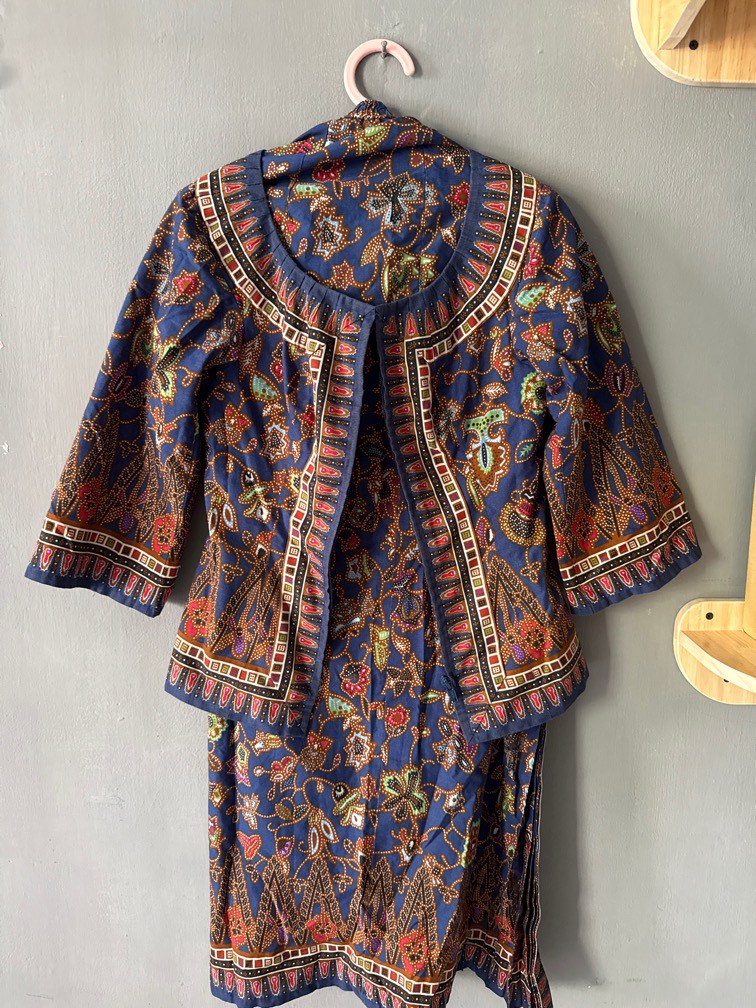 SIA Cabin Crew Batik Dress Uniform Cosplay, Women's Fashion, Dresses ...