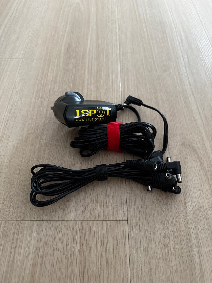 True Tone 1 Spot Pedal Power Supply with 1 Spot Multi-Plug 8 Cable ...