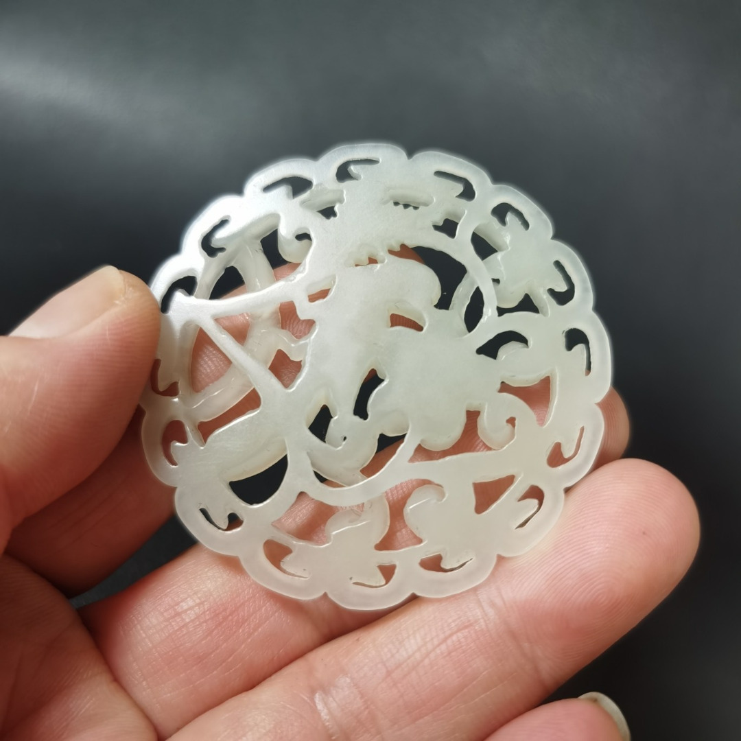 和田玉 喜鹊闹梅Hotan Jade Magpie Makes Plum Blossom, Hobbies & Toys, Memorabilia & Collectibles ...