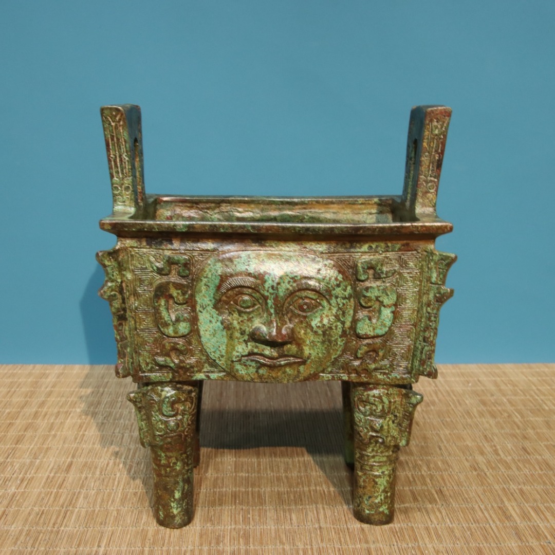 青铜——铭文人面方鼎Bronze - Inscribed Human-faced Square Ding, Hobbies & Toys ...