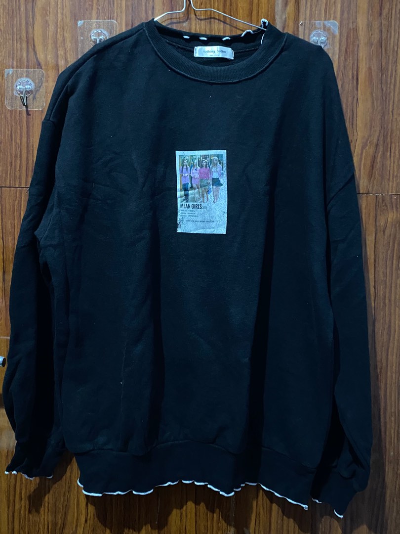 crew neck hitam simple, Fesyen Wanita, Pakaian Wanita, Atasan di Carousell