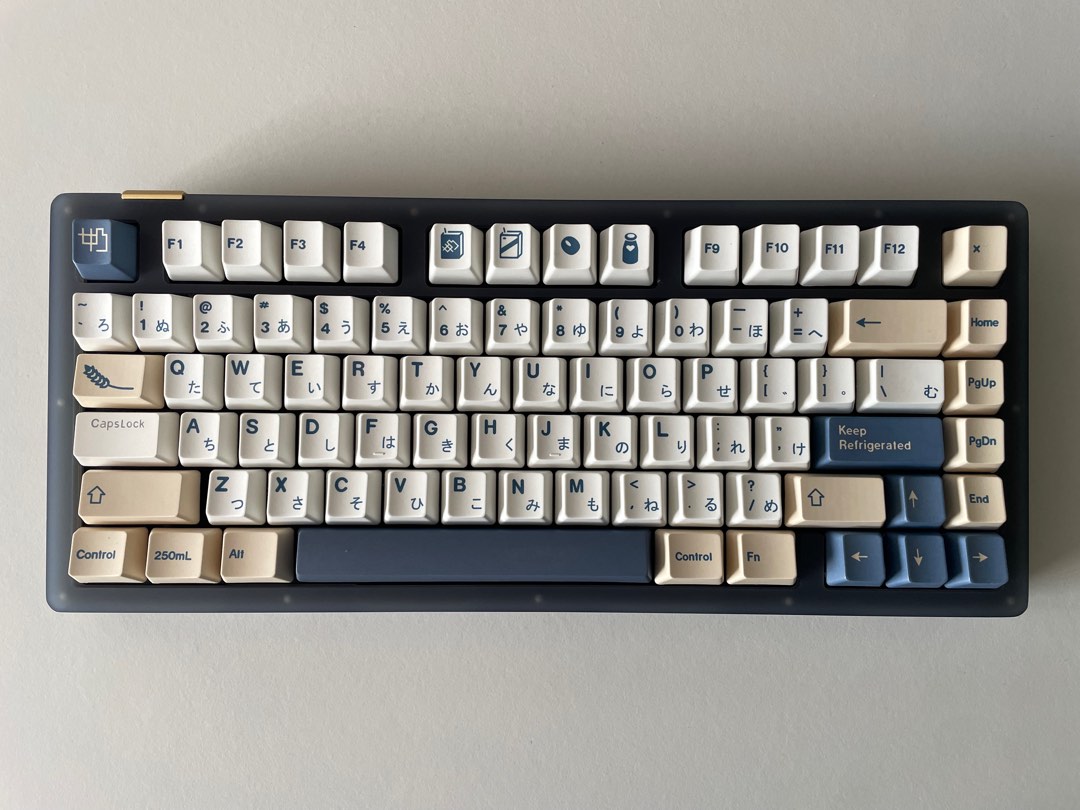 Custom 75keys keyboard (Akko ACR 75 v2 backbone with banana split ...