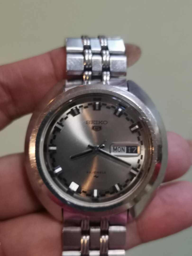 Seiko 5 23 jewels automatic, Men's Fashion, Watches & Accessories, Watches on Carousell