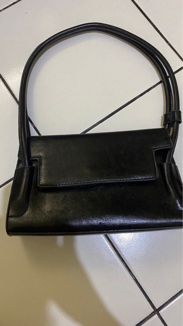 shoulder bag hitam, Fesyen Wanita, Tas & Dompet di Carousell