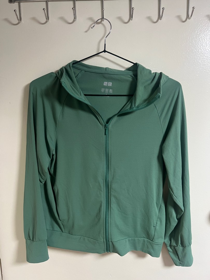 Uniqlo green airism jacket, Women's Fashion, Activewear on Carousell