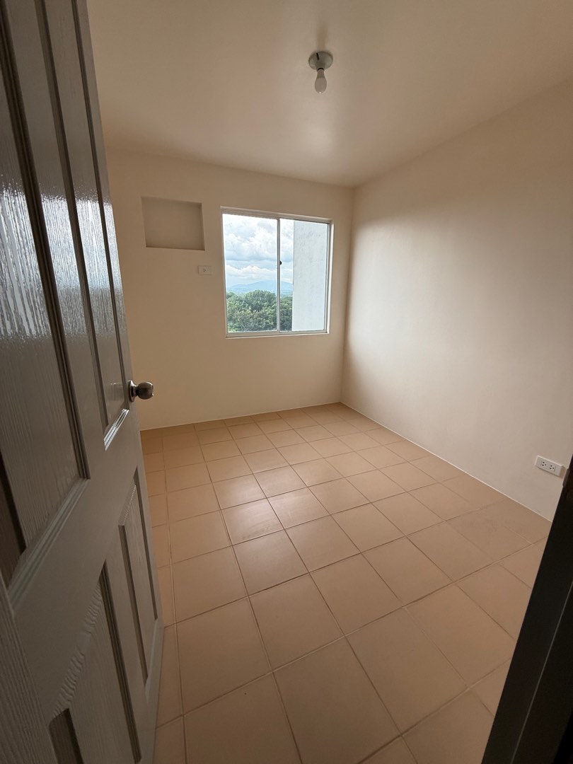 Verde Spatial 2 Bedrooms For RENT Bare with 2 Aircon, Property, Rentals ...