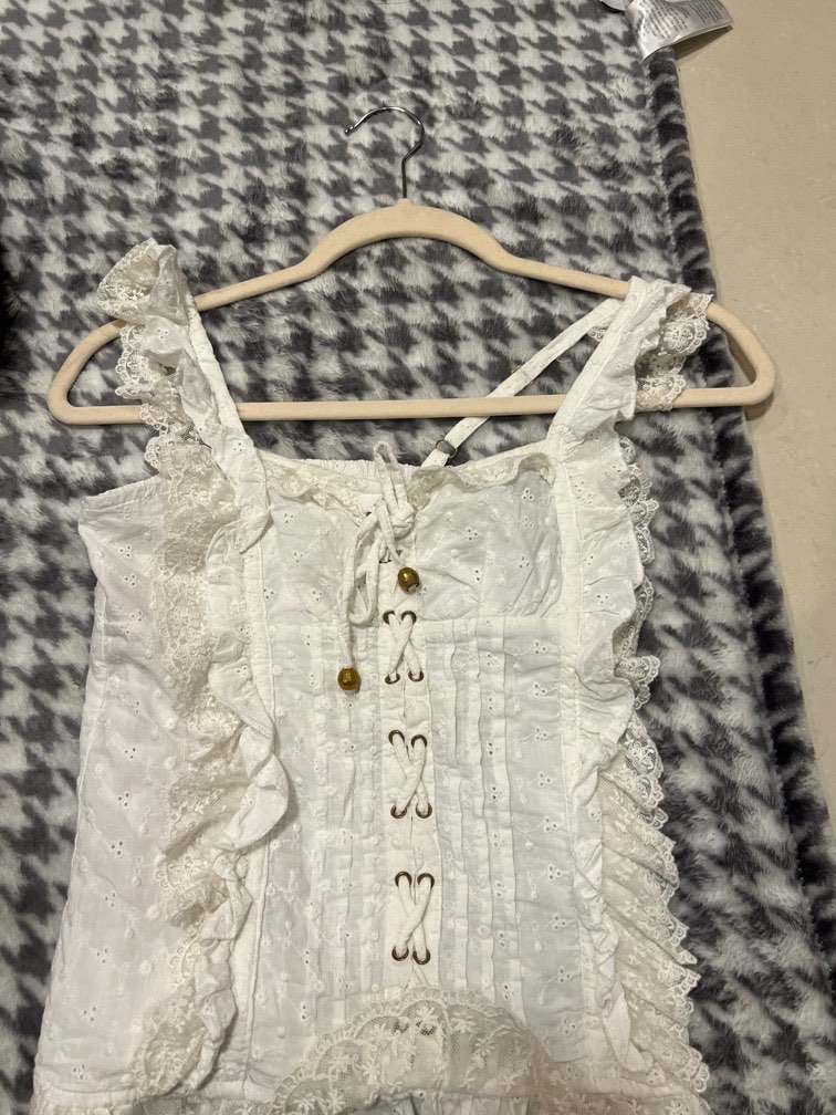 Vintage style/White frilly top with lace, girly details, and gold ends ...