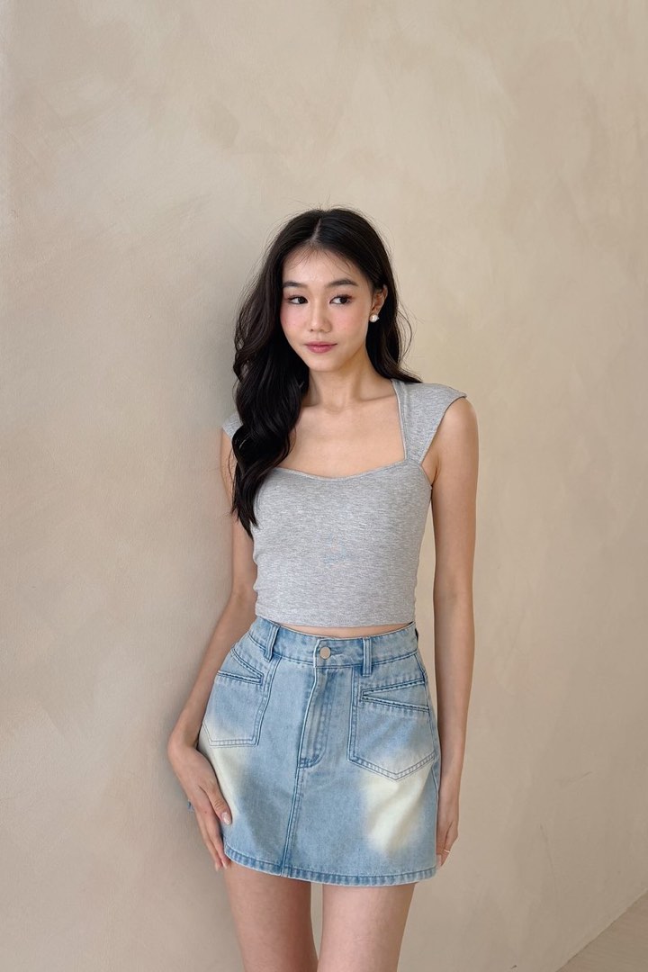 (BARE/BASIC) Clara Sweetheart Neckline Cat Sleeve Top in Light Grey, Women's Fashion, Tops ...