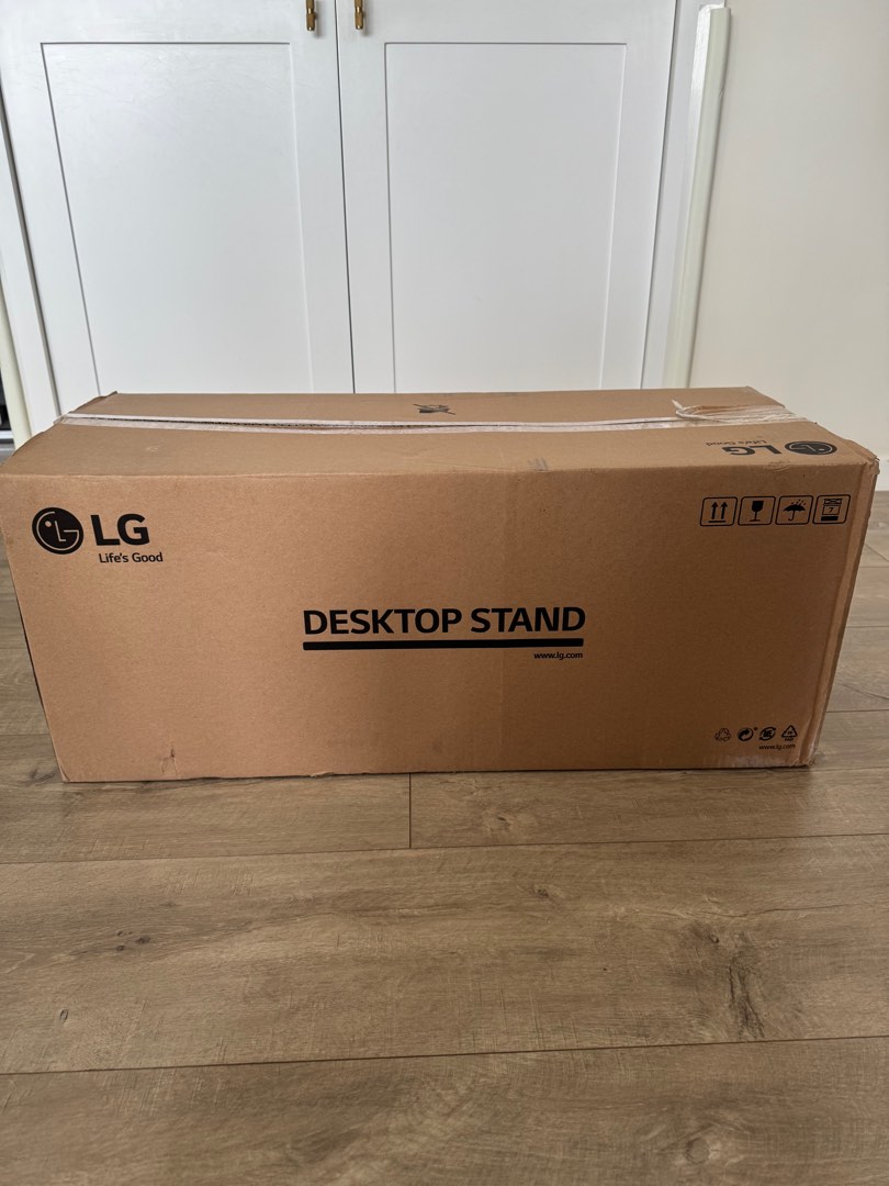 全新 Brand new LG 65’ OLED TV stand電視坐地架, 家庭電器, 電視 & 其他娛樂, 電視組件及配件 ...