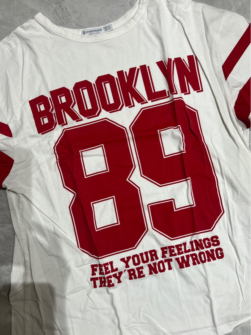 H&M Brooklyn t-shirt, Fesyen Wanita, Pakaian Wanita, Atasan di Carousell
