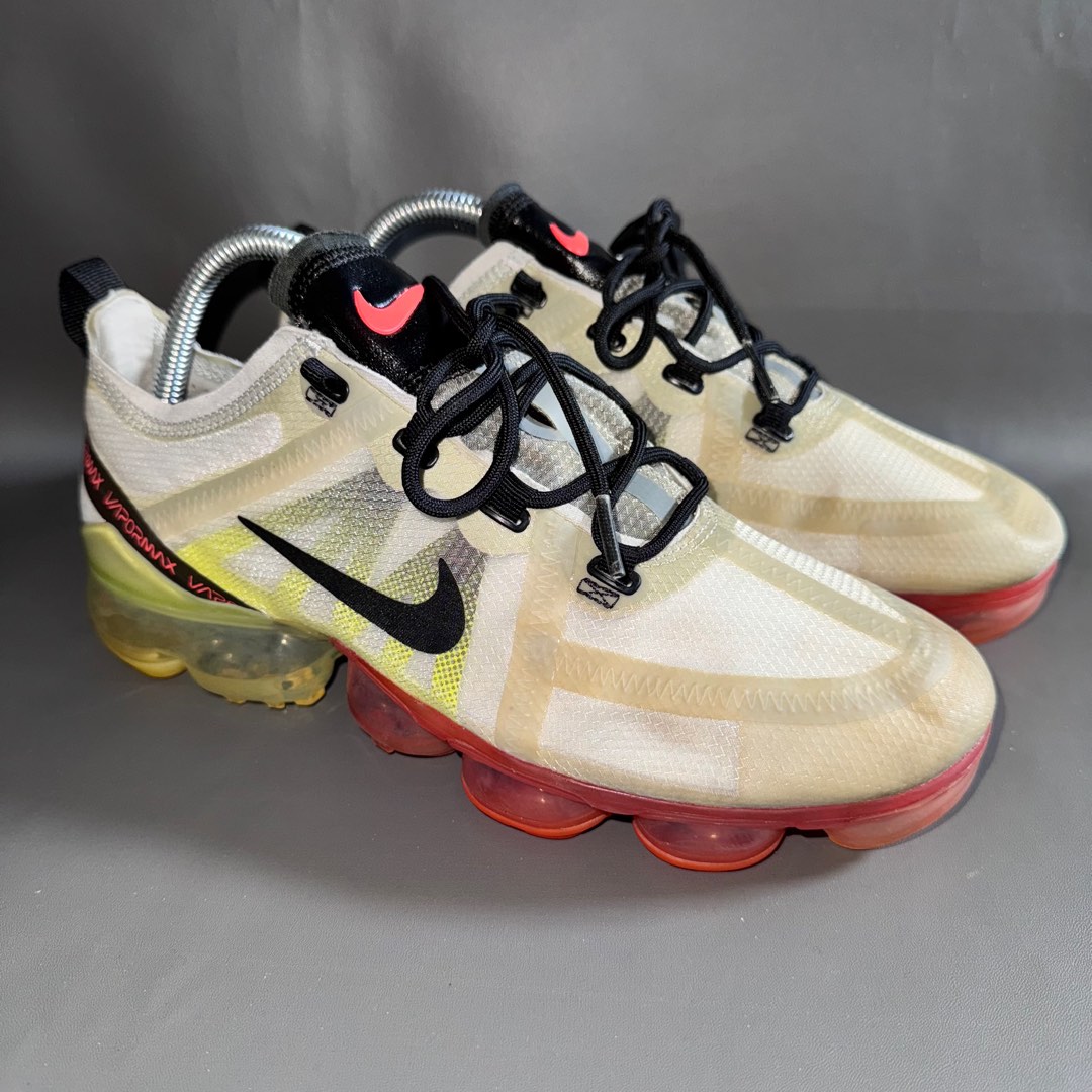 Nike air vapormax size eur 42, Fesyen Pria, Sepatu , Sneakers di Carousell