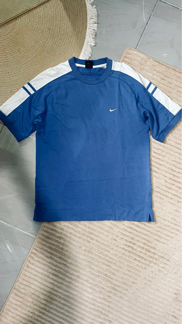 Nike Small Logo, Men's Fashion, Tops & Sets, Tshirts & Polo Shirts on ...