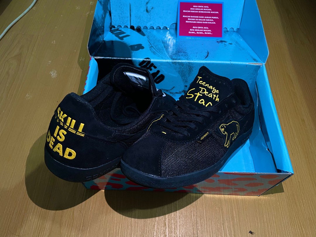 Sepatu Compass Tribune x Teenage Death Star, Fesyen Pria, Sepatu ...