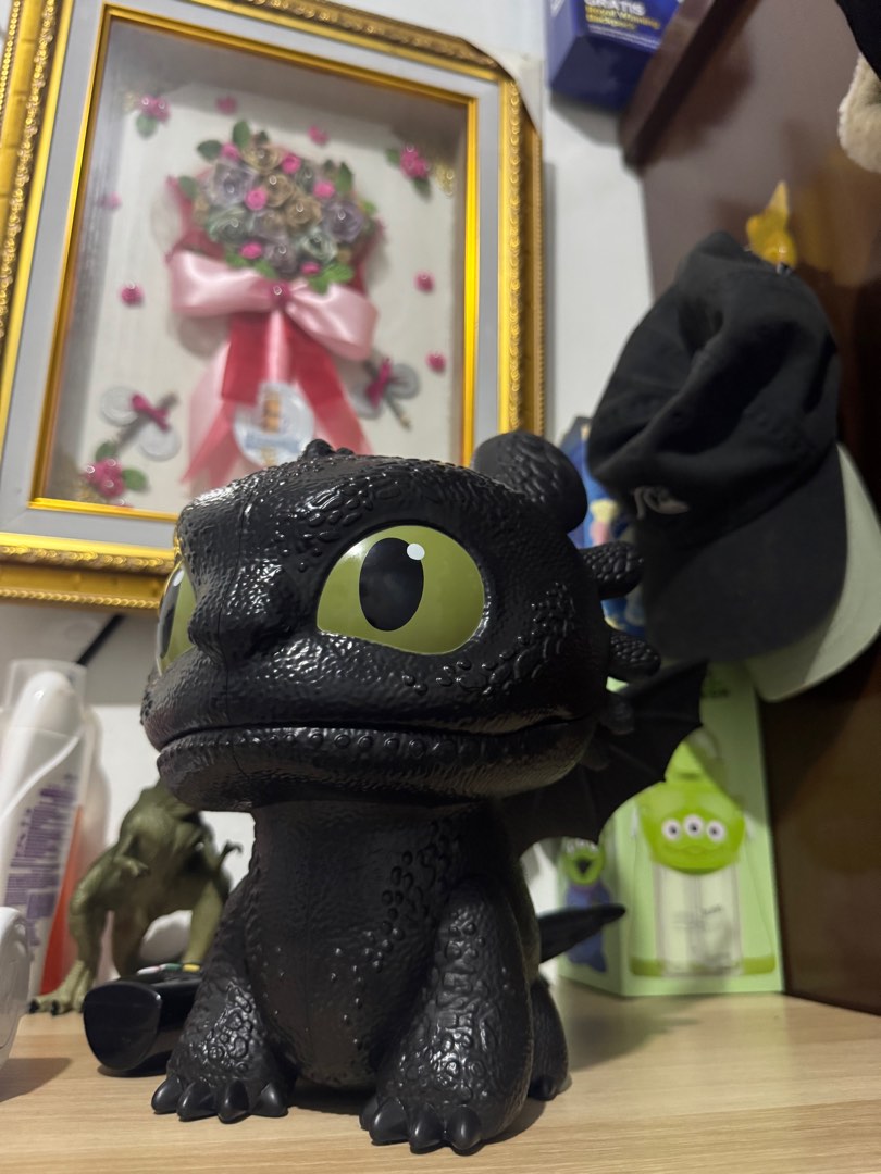 popcorn bucket Toothless XXI, Toys & Collectibles, Lainnya di Carousell