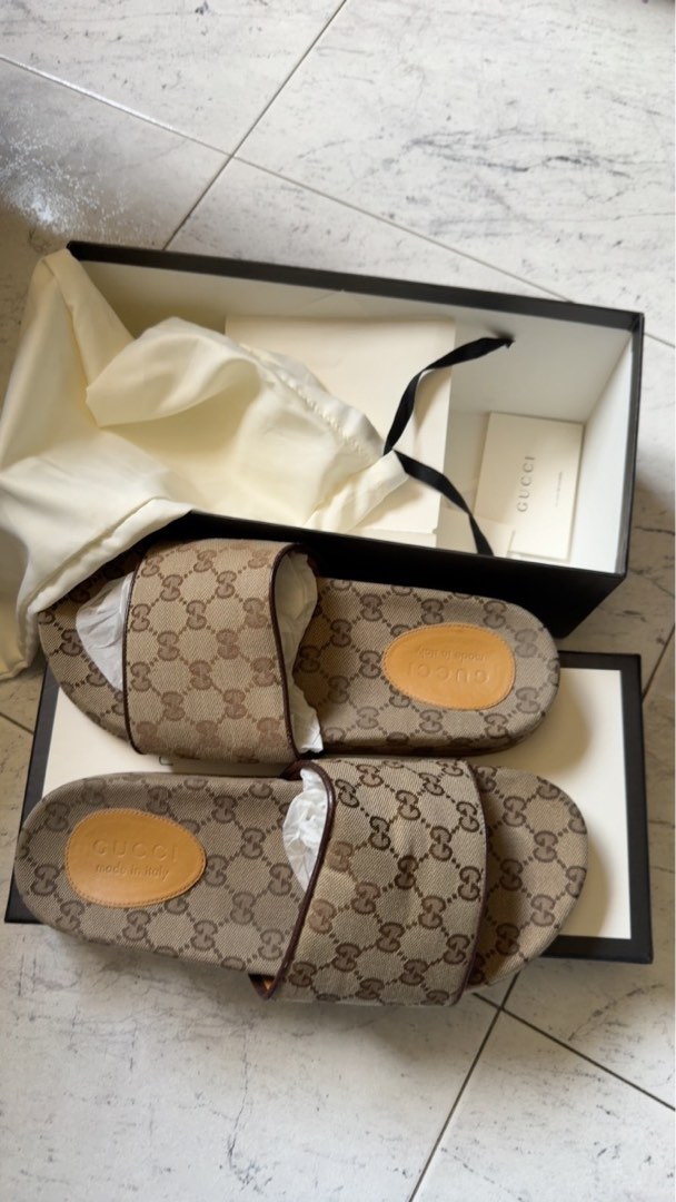Gucci GG Supreme Slides - Authentic, Men's Fashion, Footwear, Flipflops ...